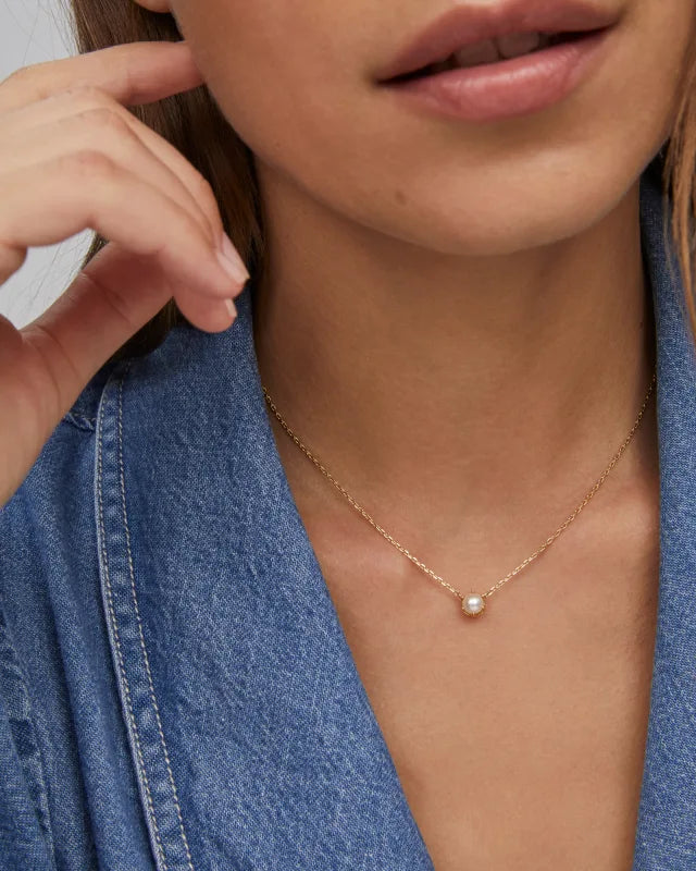 Kendra Scott Ashton Gold Pendant Necklace in White Pearl Sugar Spice
